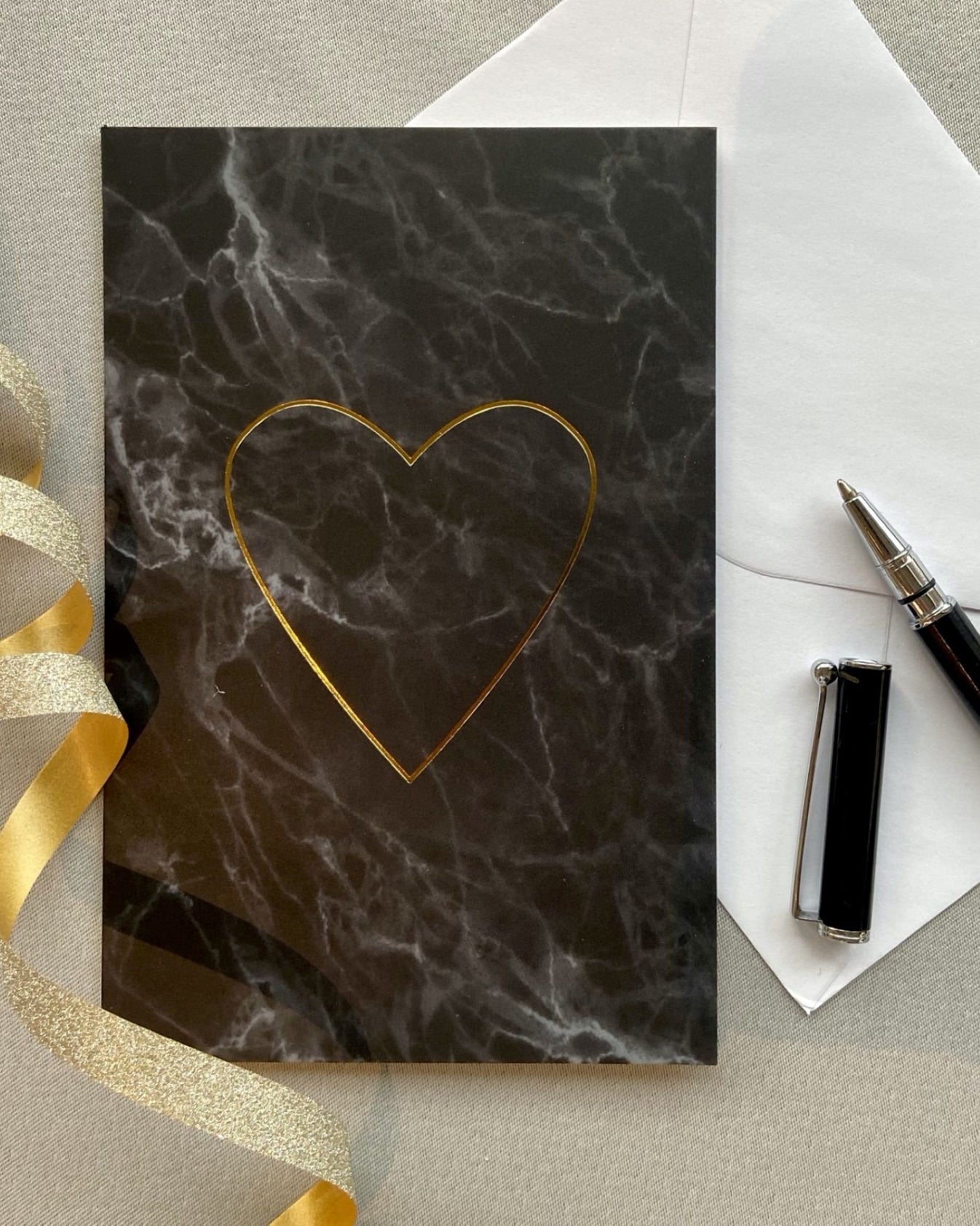 Gratulasjonskort med hjerte i gull – Andre Hjem